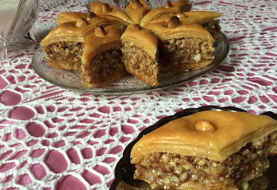 Baklawa - Pâtisserie Traditionnelle Algérienne Aux Noix Et Miel